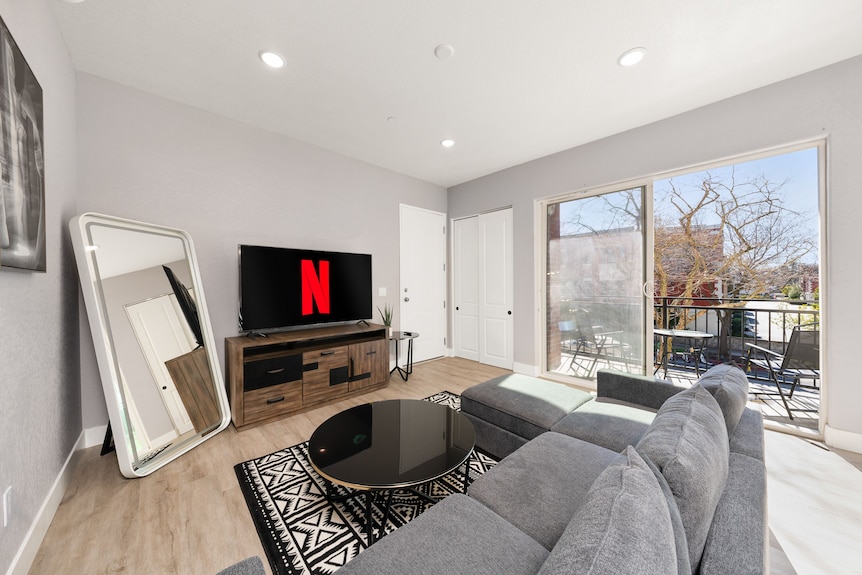 Cozy 1-bedroom Apartment In Enjoyable Sacramento With Wifi, Ac - 薩克拉門托