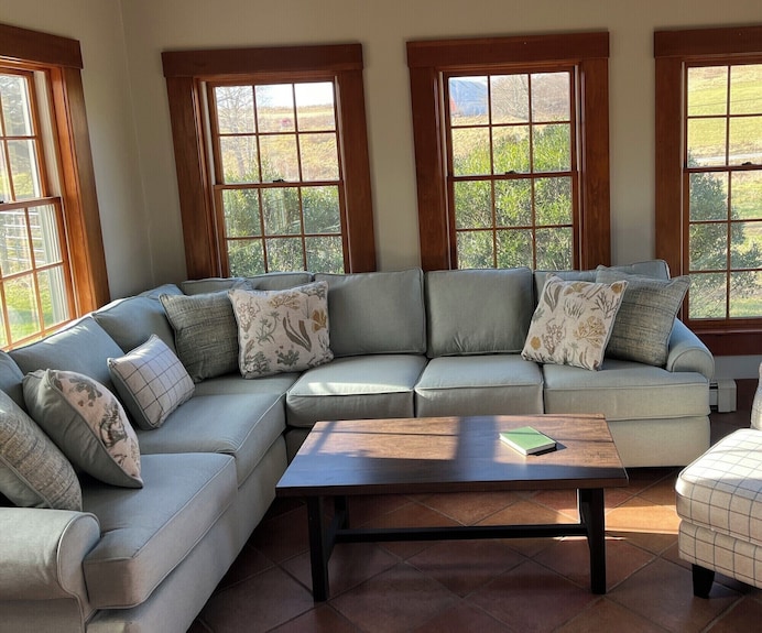 Large Farmhouse With Expansive Views, Firepit 15 Min North Of Keene - Keene, NH