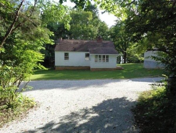 Historic Year-round Cabin Along Lakeshore W/dock - Norris Lake, TN