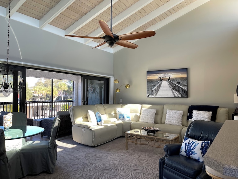 Sunny Paradise! 2 Bed/2 Bath Condo On A Private Beach On Floridas Gulf Coast. - Venice, FL