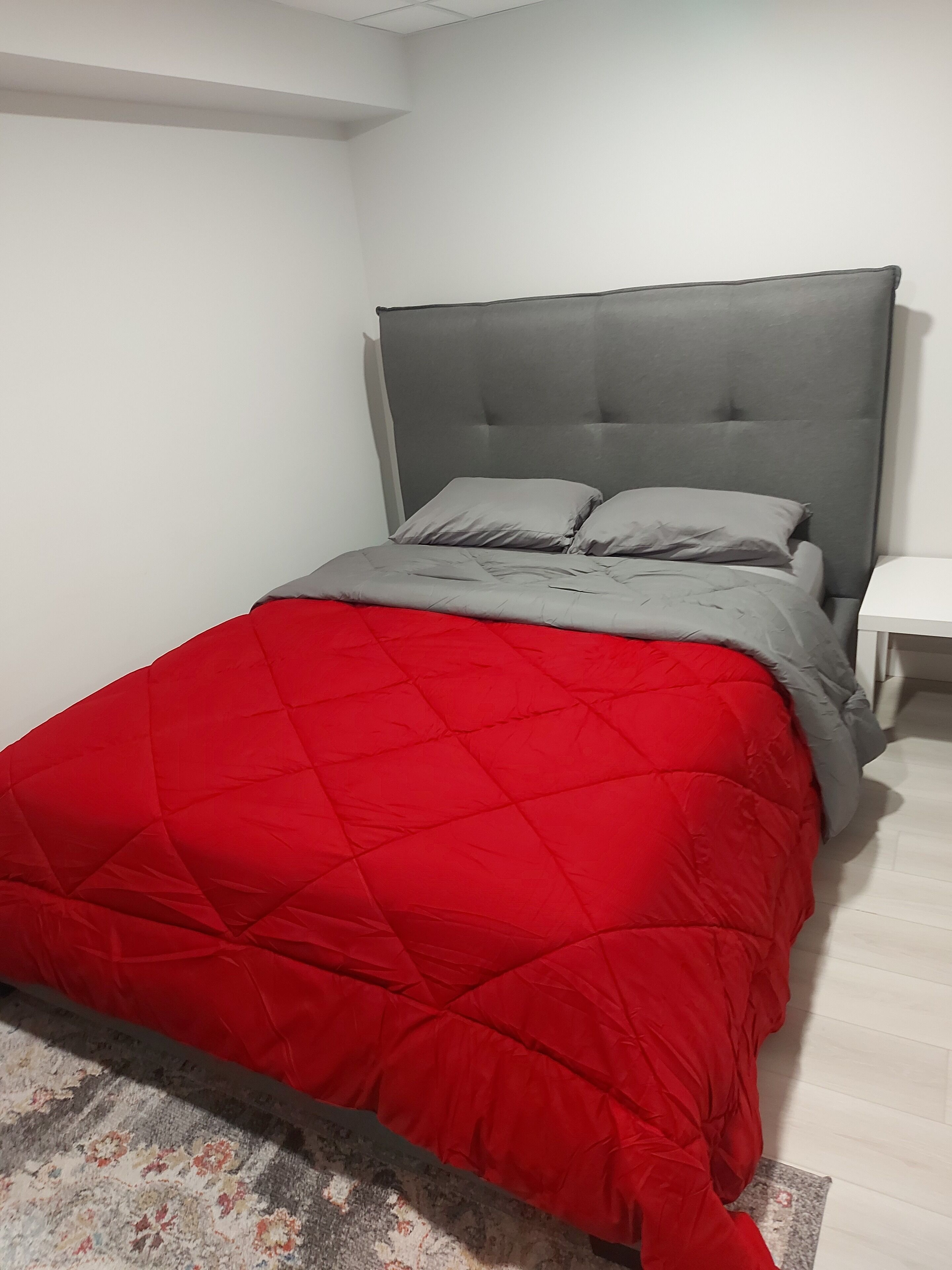 Duniques Unique Home\n\nfully Furnished  2 Bedroom Basement Suite - Winnipeg