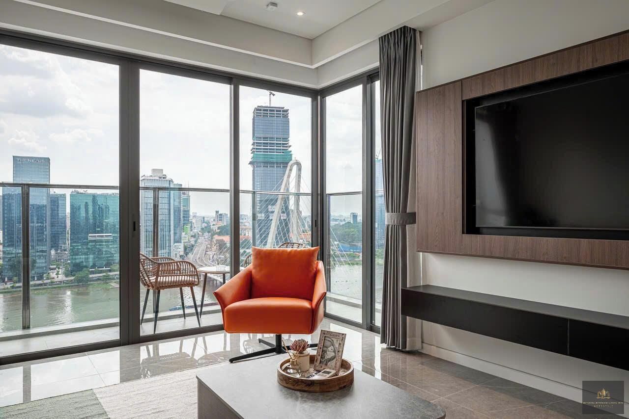 Apartamento Panorâmico, 3 quartos, varanda, Vista para a cidade | Sala de estar | Televisor de ecrã plano de 24 polegadas com canais via satélite, livros 