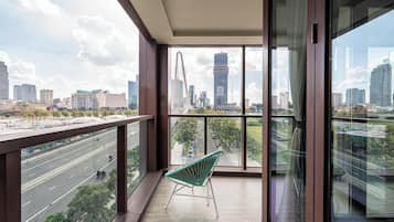 Apartamento presidencial, 2 quartos, sacada, vista para a cidade | Vista para a rua