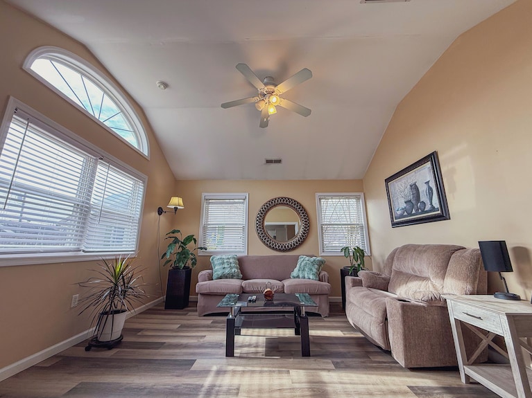 Relaxing 2br/2ba Entire House, Short Drive From Wildwood & Cape May Beaches - Cape May, NJ