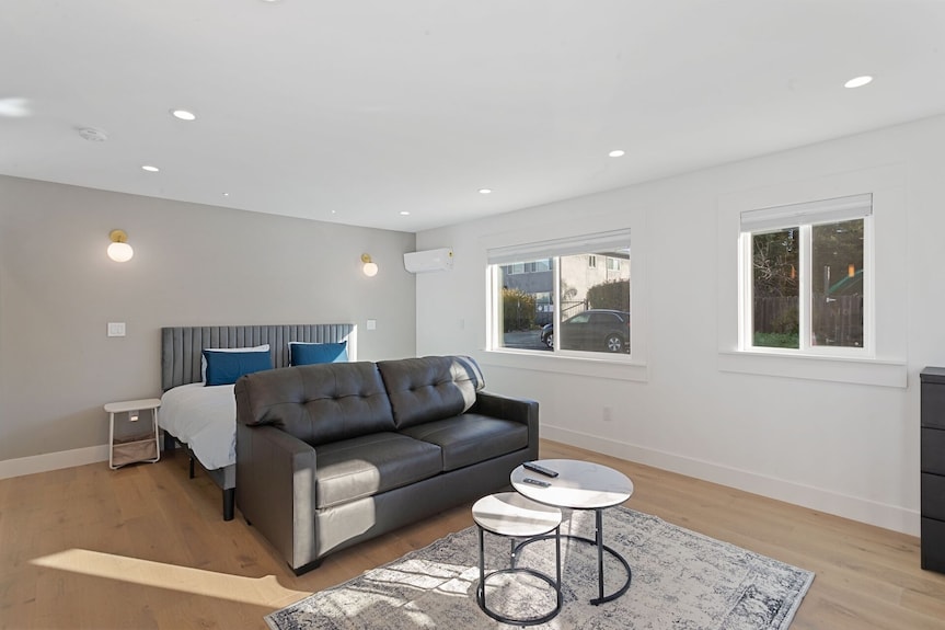 New Modern Guesthouse Retreat Near Berkeley & Sf - King Bed, Ac, Standing Desk - 柏克萊