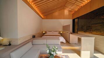 Quarto Duplo Superior, vista para o jardim | Edredões de penas, secretária