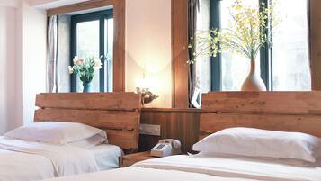 Quarto Twin Standard, vista para o jardim | 1 quarto, edredões de penas, secretária