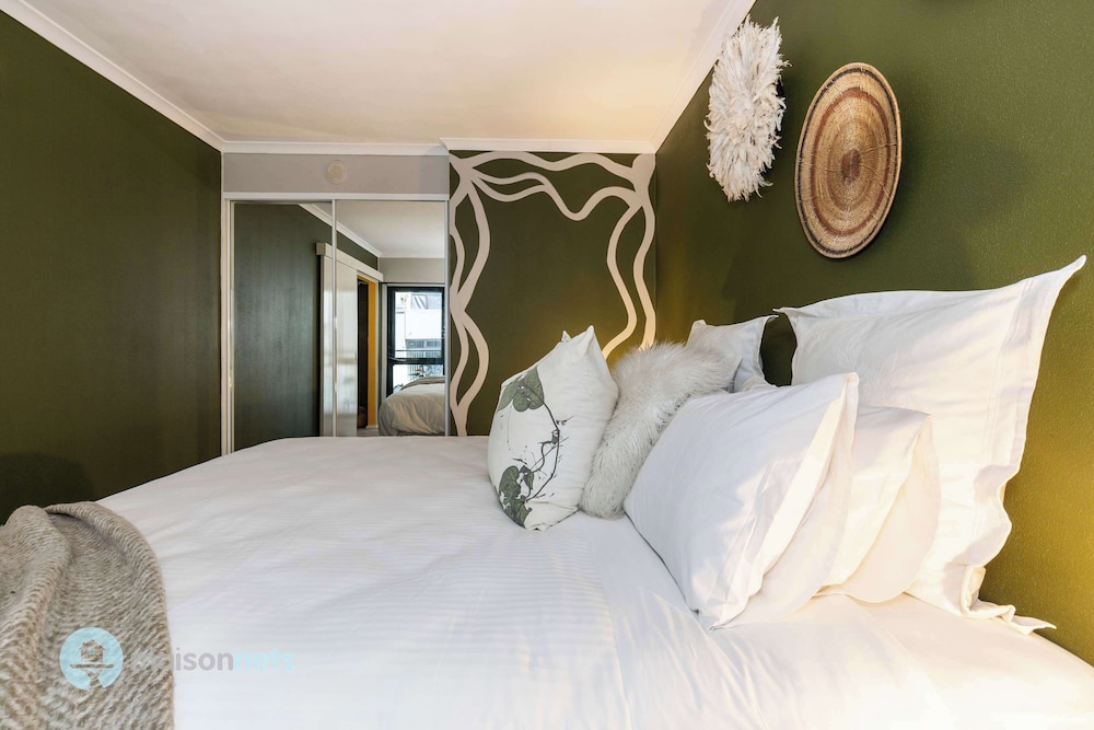 Sydney Oasis: Walk to City Balcony Free Parking - Sydney | Vrbo
