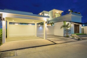 Villa Executiva, piscina privativa, vista para a montanha | 3 quartos, secretária, Wi-fi grátis, roupa de cama fornecida