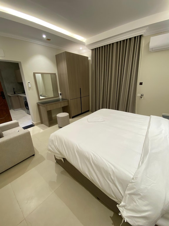 Studio King Bed With Kitchen - Medina