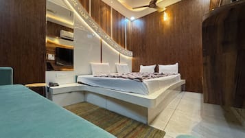 Quarto de Luxo | Cofre no quarto, quartos insonorizados, ferro/tábua de engomar
