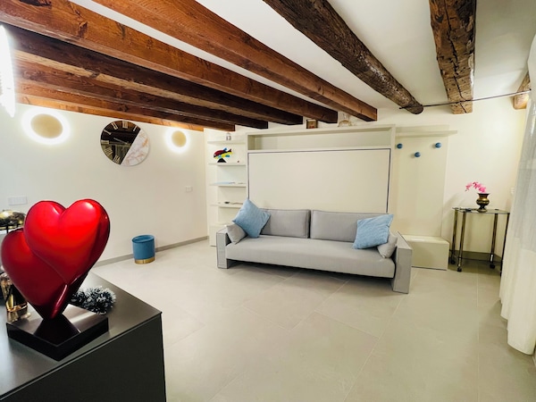 Charming 2-bedroom House In Lovely Venezia With Ac, Wifi And - 베네치아