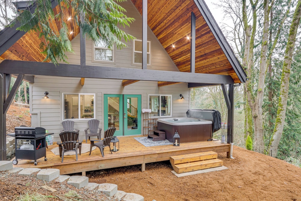 Near Rivers & Boating: Home W/ Hot Tub In Longview - Kelso, WA