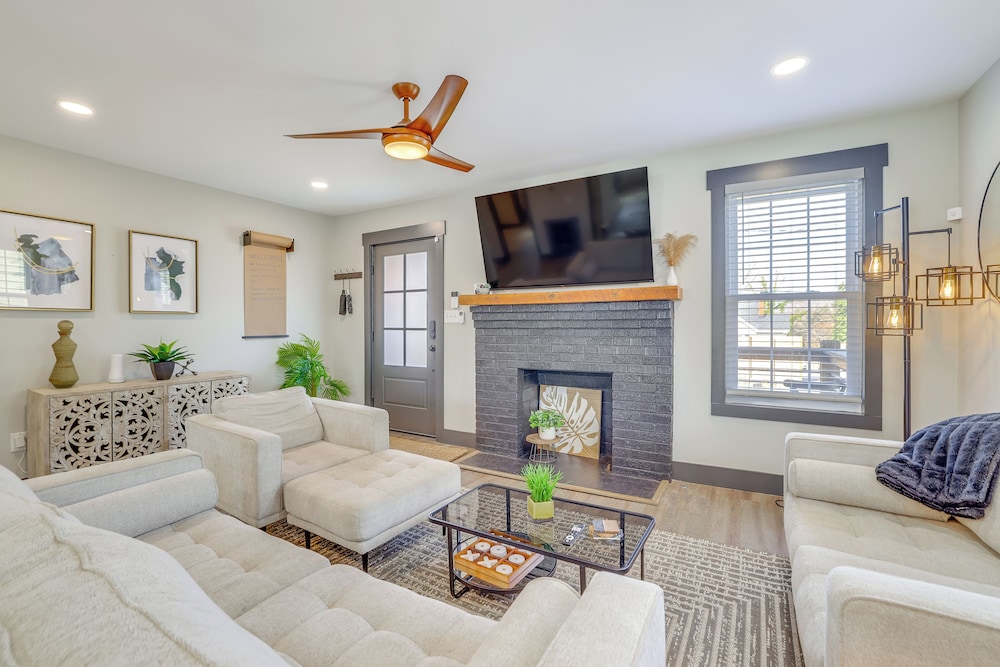 4 Mi To Liberty Bridge: Greenville Getaway W/ Deck - Greenville, SC