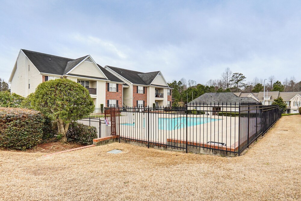 9 Mi To Dtwn Fayetteville: Condo W/ Pool Access! - Fayetteville, NC