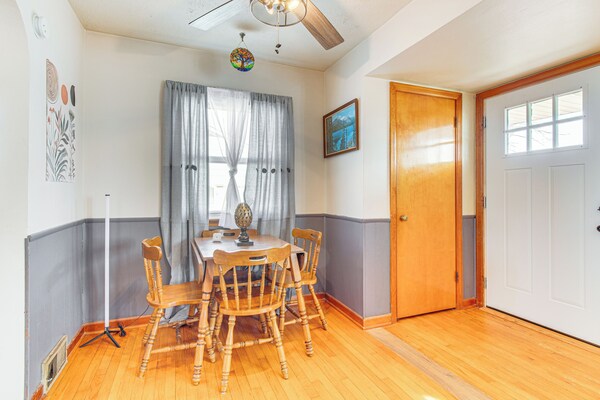 < 1 Mi To Route 66: Home W/ Large Yard! - Illinois