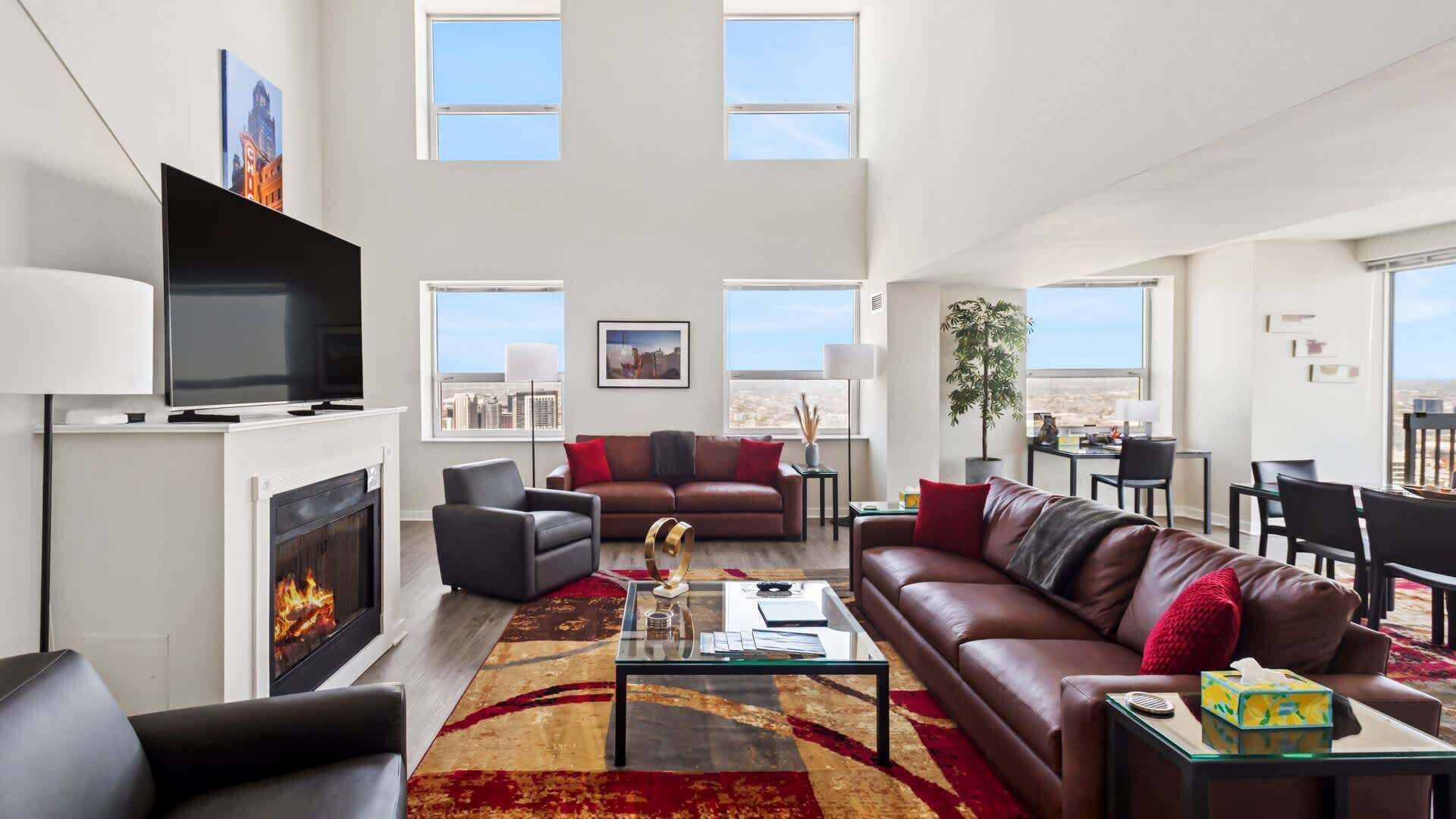 Two-story Penthouse, City Views, Pool, Gym - Chicago Union Station