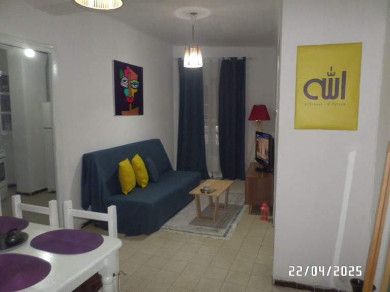 In The Heart Of The City Close To The Metro Bus Stop Taxi Stop Museums Post Office - Algiers