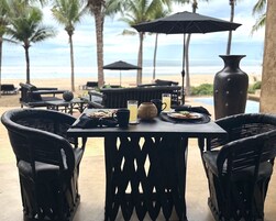 Pequeno-almoço mediante uma taxa aos fins de semana