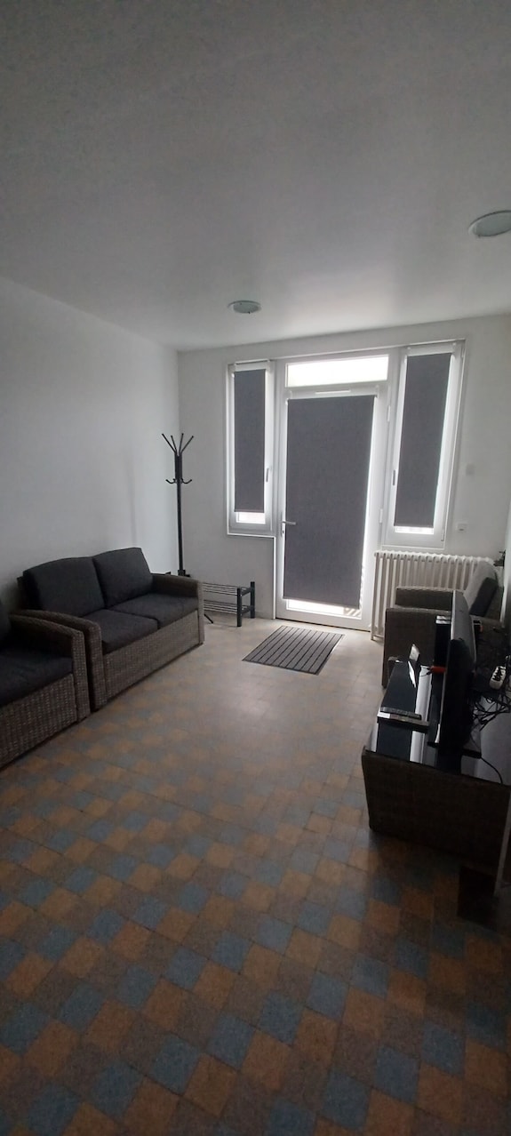 Rdc Maison Privée Avec Très Grande Cour - Souppes-sur-Loing