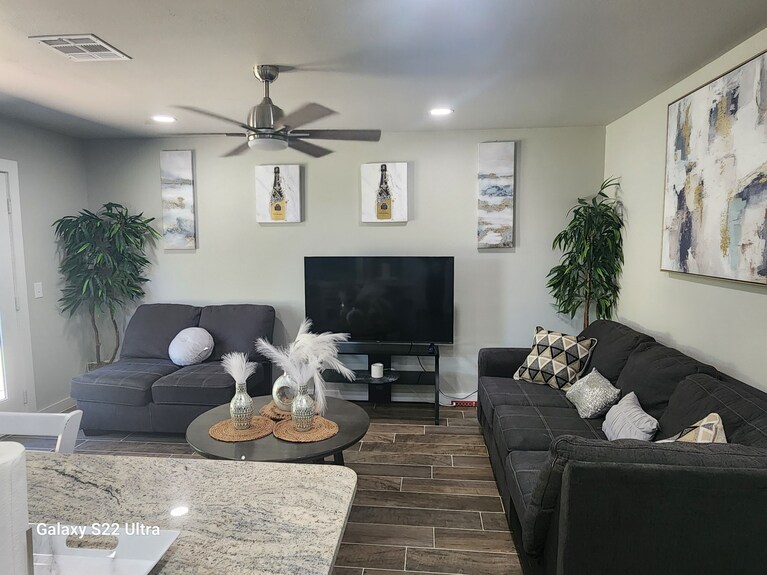 Spacious 4-bdr House In Charming Del City With Ac, Wifi And 9 Min Of Tinker Afb - Midwest City, OK