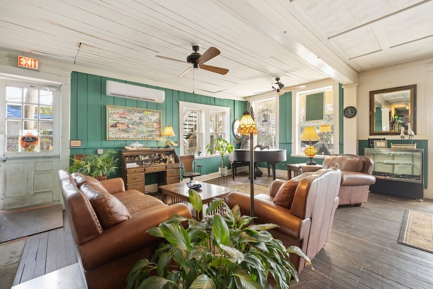 The Downtown Historic Island Hotel - Cedar Key, FL