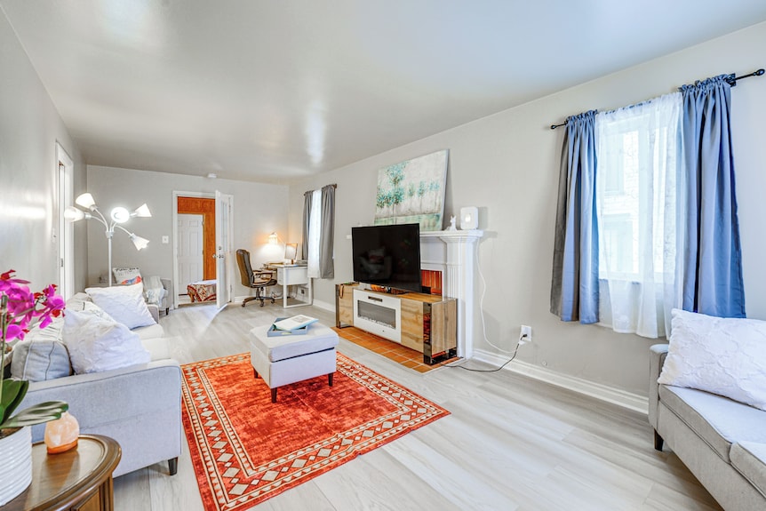 15 Mi To Dtwn Detroit: Cozy Family Home W/ Yard! - Livonia, MI