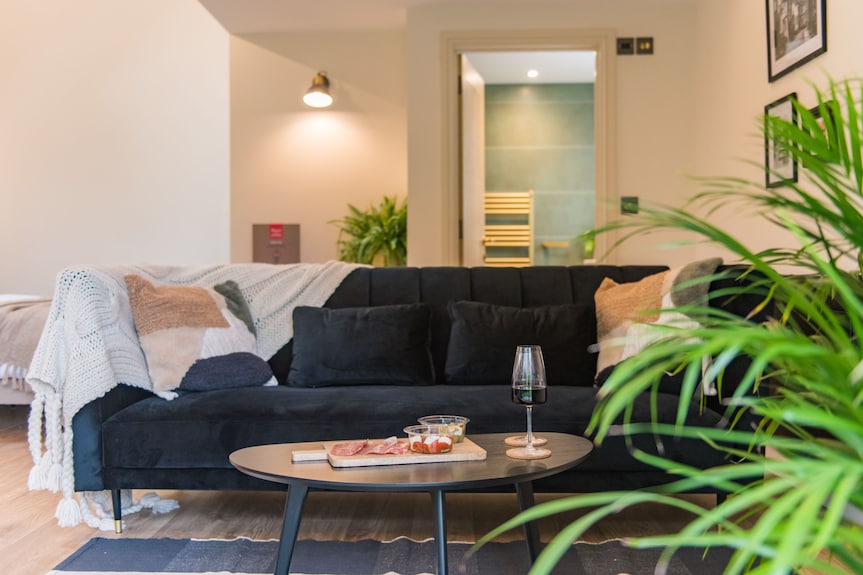 The Garden Room - A Holiday Let That Sleeps 2 Guests In 1 Bedroom - Tenterden