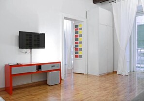 Apartamento Cidade em Condomínio Fechado | Sala de estar | TV de ecrã plano