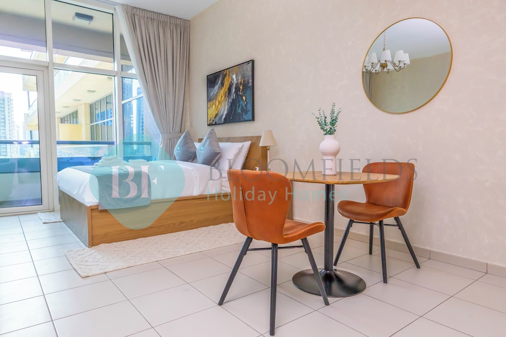 Bloomfields Magnificent Stu Bay Square - Dubai