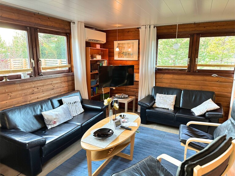 Stuga Sjögolf Lakeside Cottage With Fireplace, Pier & Near Golf Course - Hultsfred