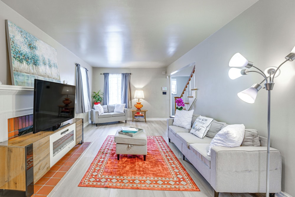 15 Mi To Dtwn Detroit: Cozy Family Home W/ Yard! - Farmington Hills, MI