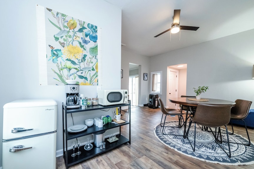 Three Oaks Unit Steps To Downtown! 2 Night Summer Min! - Michigan