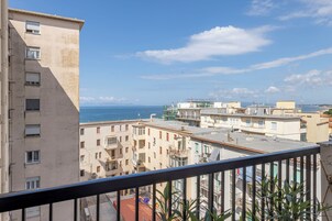 Suite Panorâmica, vista para o mar | Cofre no quarto, secretária 