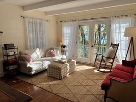 Casa de Campo Tradicional, 2 quartos, vista para o lago | Sala de estar