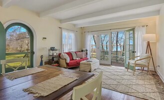 Casa de Campo Tradicional, 2 quartos, vista para o lago | Sala de estar