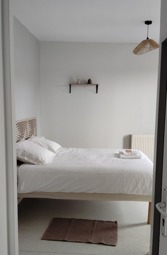 Studio+outside Ribérac Town Center2 - Ribérac