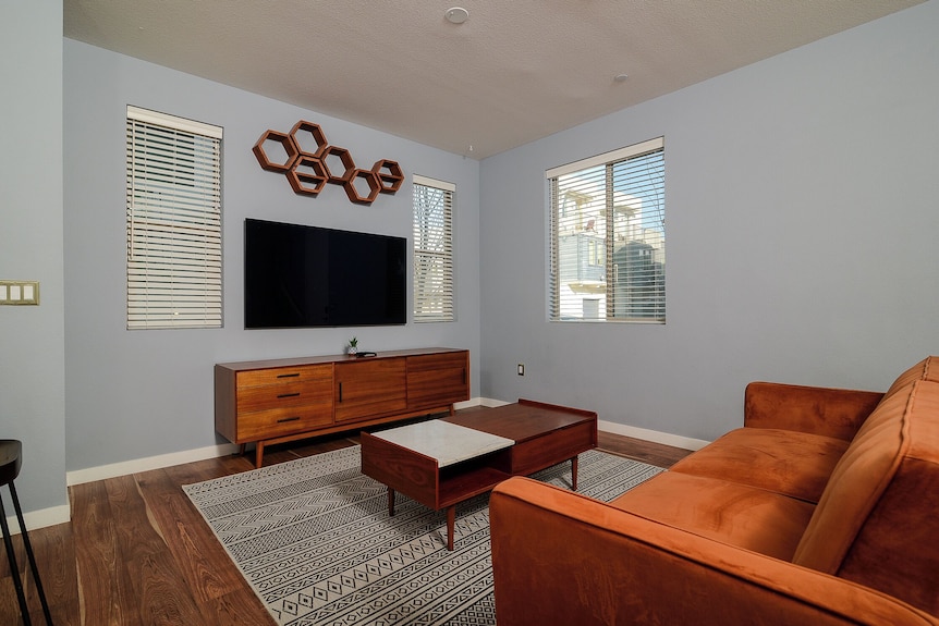 Modern 2 Bed/ 2.5 Bath Home With Functional With A Dedicated Work Space. - Sacramento