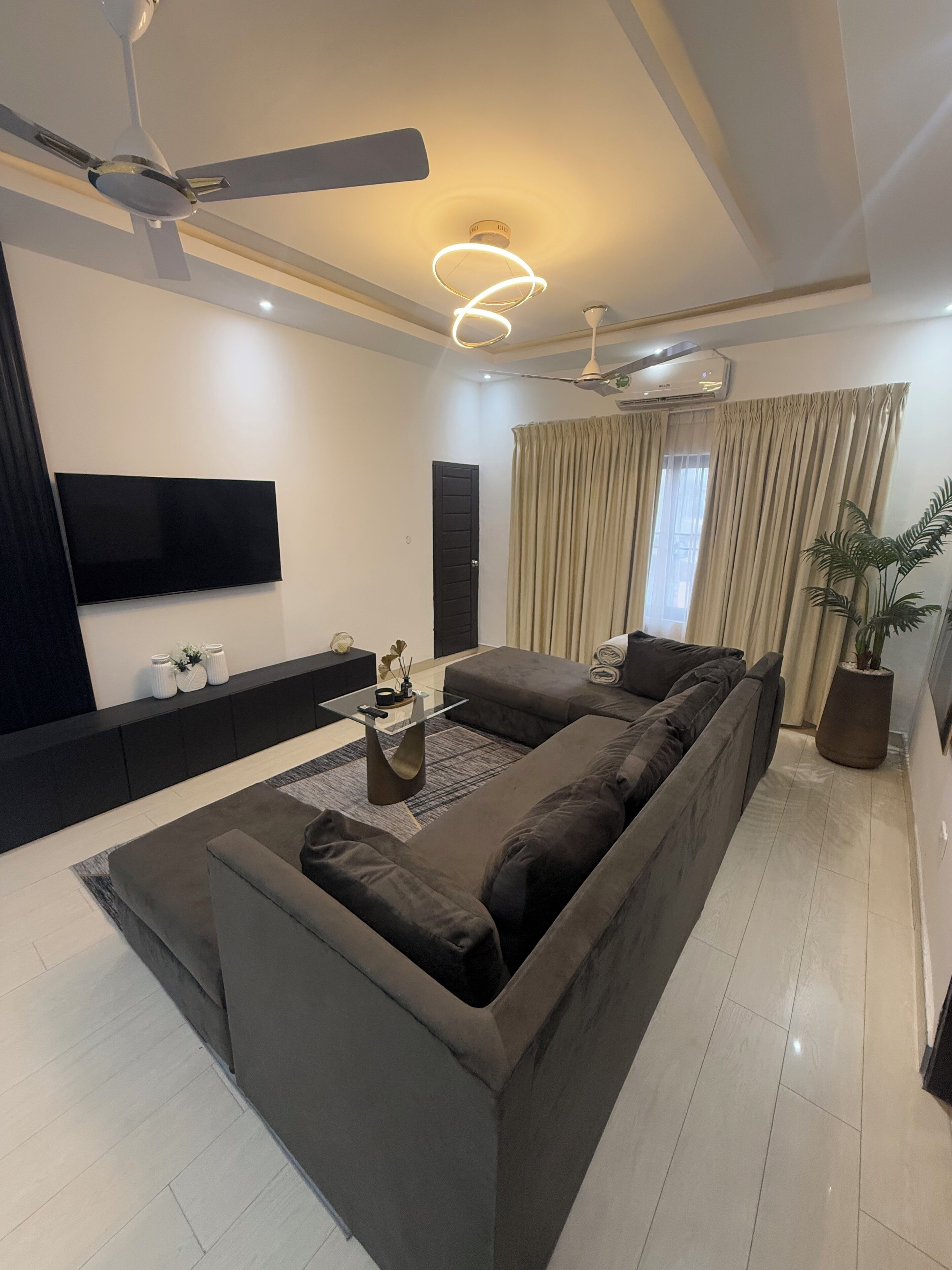 Cozy 2-bedroom House In Charming Accra With Ac, Wifi - Jessica's Inn - Accra