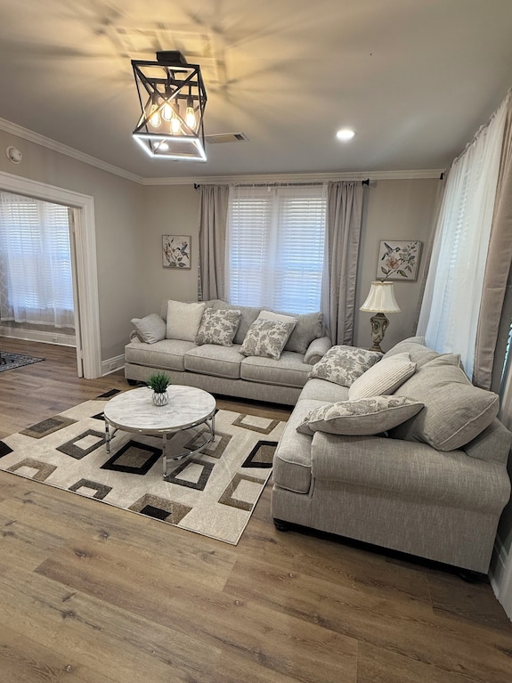Fully Renovated Charming 2-bedroom With Full Kitchenin Amazing At1423 Madison Av - Montgomery, AL