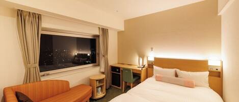 Quarto Duplo Económico, não fumadores, Vista para a cidade | Edredões de penas, minibar, cofre no quarto, secretária