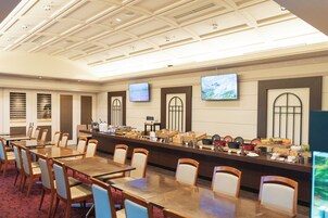 Café da manhã com buffet nos fins de semana (JPY 2200 por pessoa) 