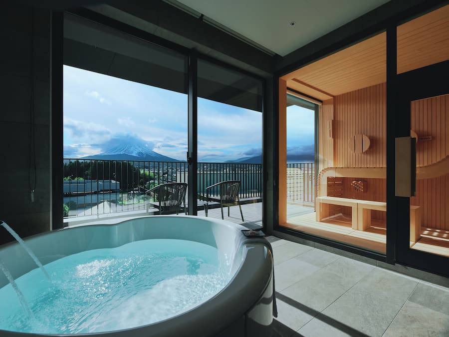 Quarto, para não fumantes, sauna seca (King) | Banheiro | Banheira e chuveiro separados, produtos de toalete grátis