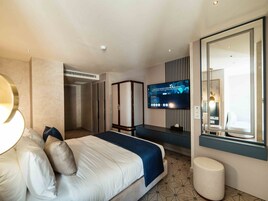 Suíte luxo, banheira de hidromassagem, vista para a cidade | Roupas de cama de algodão egípcio, roupas de cama premium