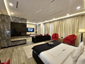 Suíte estúdio superior, vista para a cidade | 1 quarto, cofres nos quartos, quartos à prova de som