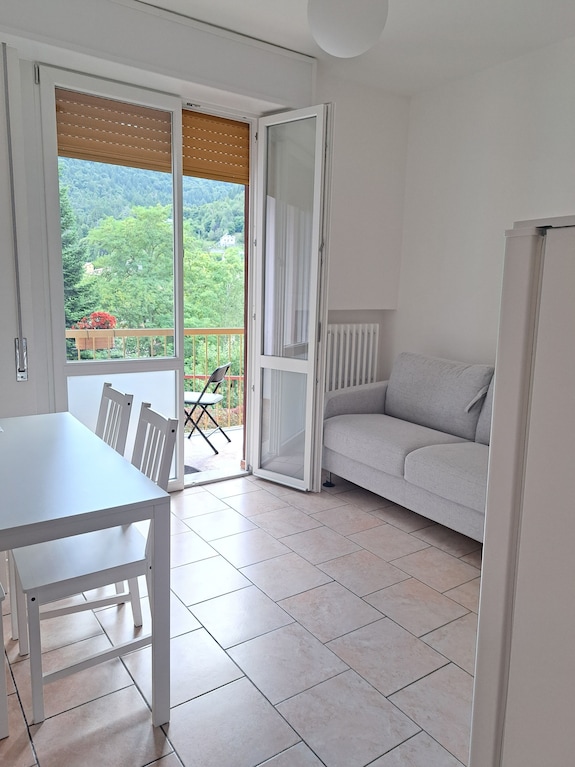 Dinky's Apartment With Forest View Balcony - Bellagio