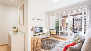 Casa | 1 quarto, escrivaninha