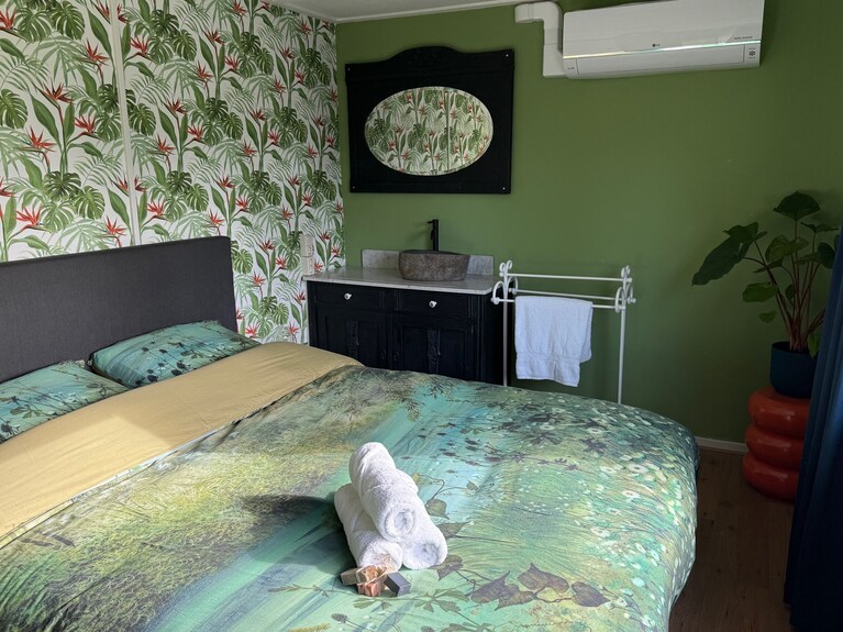 Colorful Vacation Home Squirrel With Barrel Sauna - Barneveld