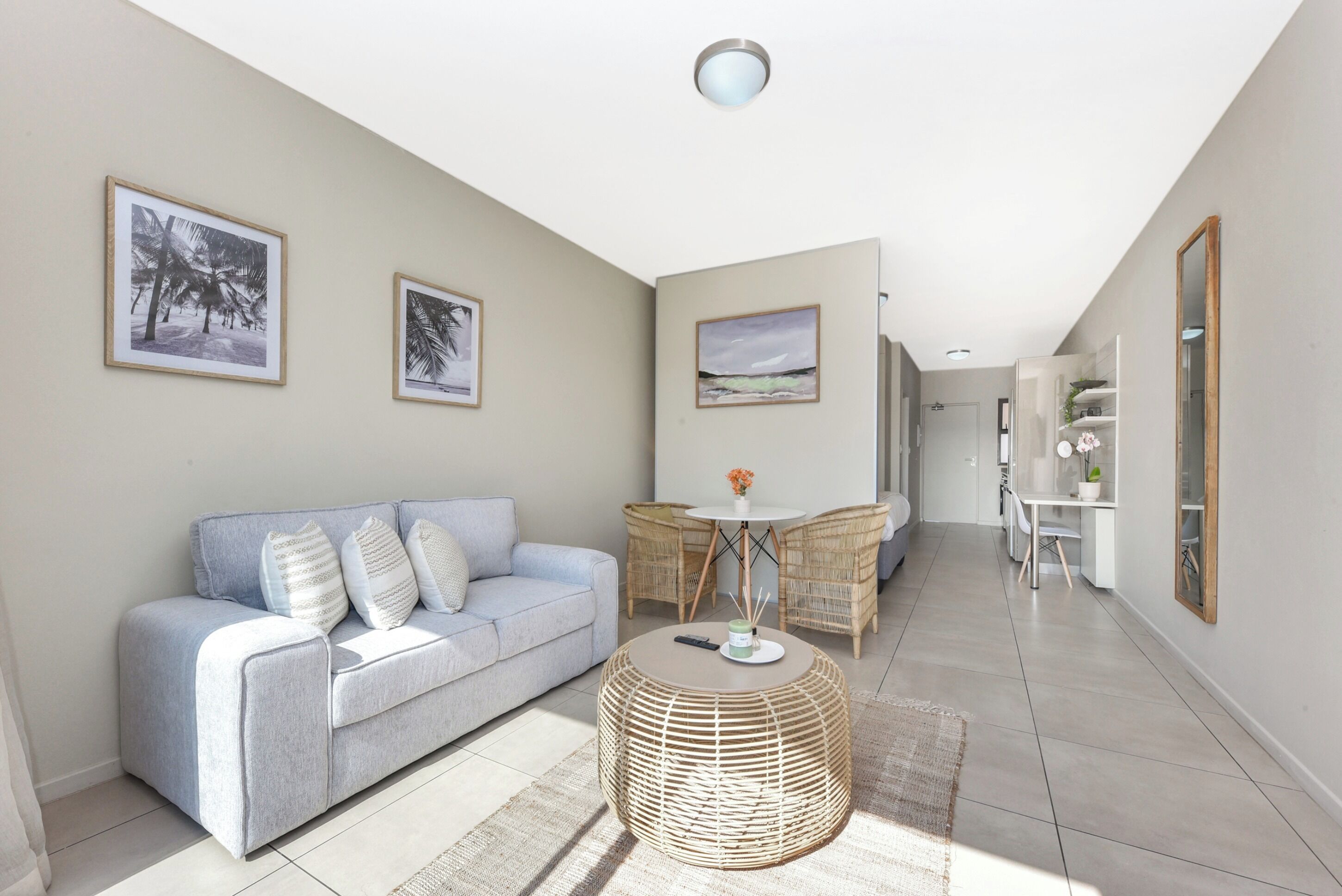 Morningside Hideaway: Chic Meets Modern Comfort - Sandton