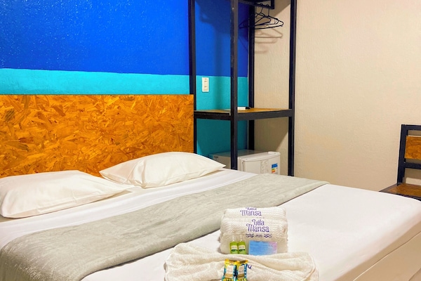 Quarto duplo standard | Frigobar, Wi-Fi de cortesia, roupa de cama